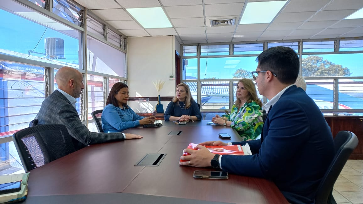 Directora de Migración se reúne con representantes de FCRF para ...