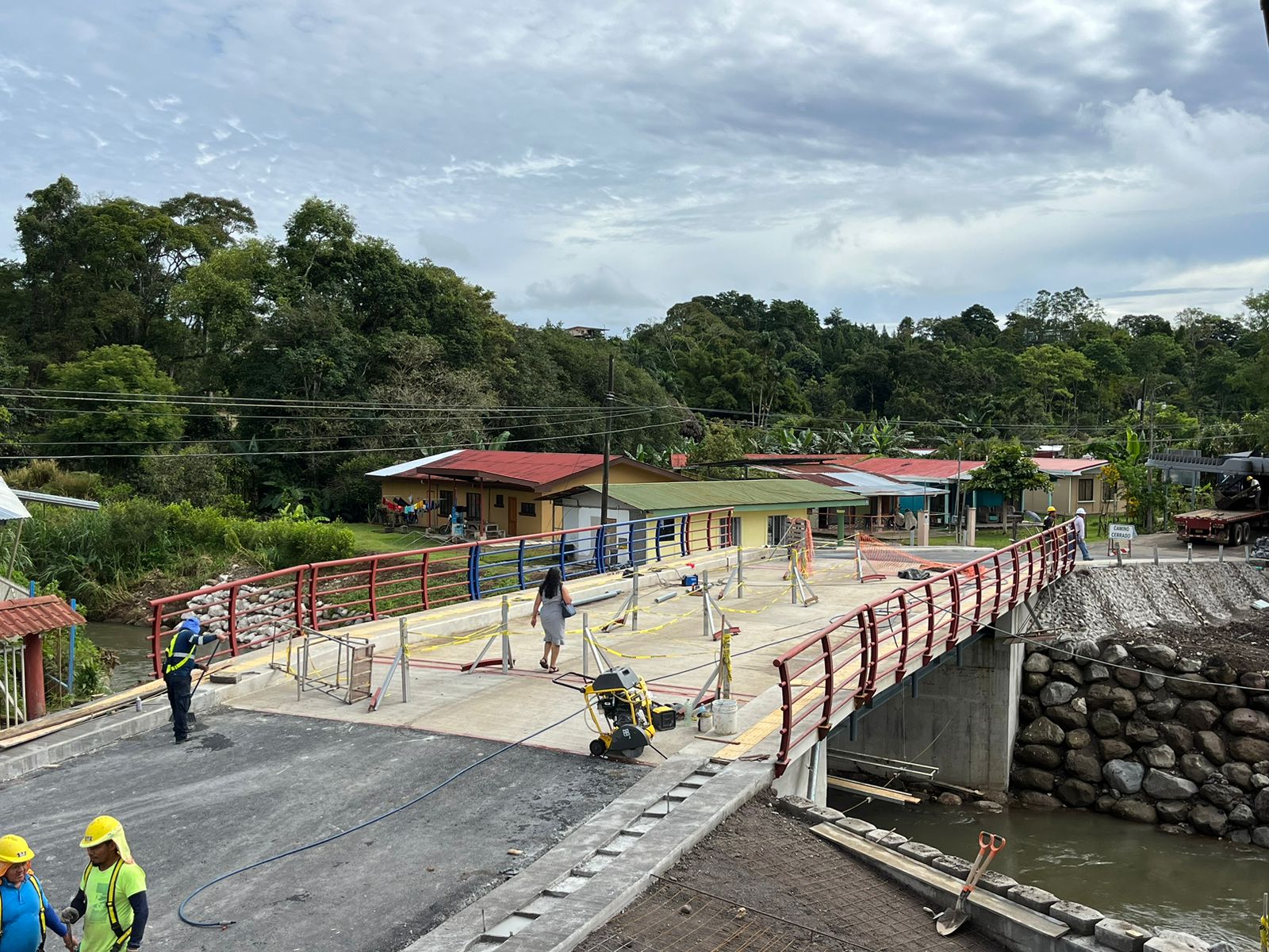 Nuevo puente mejora la conectividad entre Coto Brus y la frontera con ...