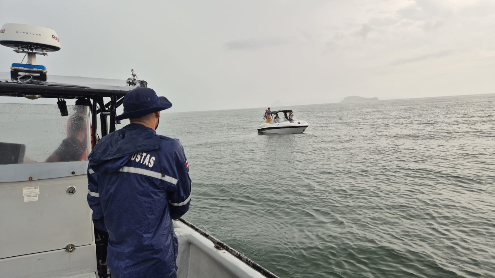 Guardacostas rescata a tripulantes de dos embarcaciones a la deriva en ...