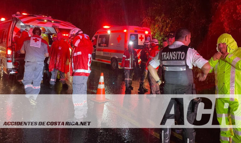 Vehículo vuelca en Ruta 32 y deja una persona prensada. - ACR.net